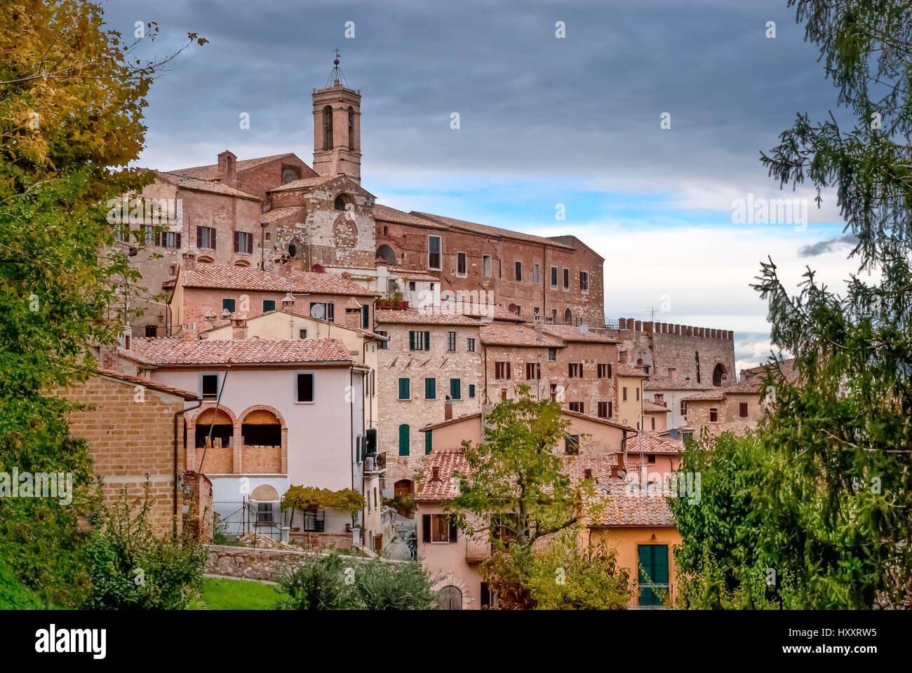 Italian hillside village hi-res stock photography and images - Alamy