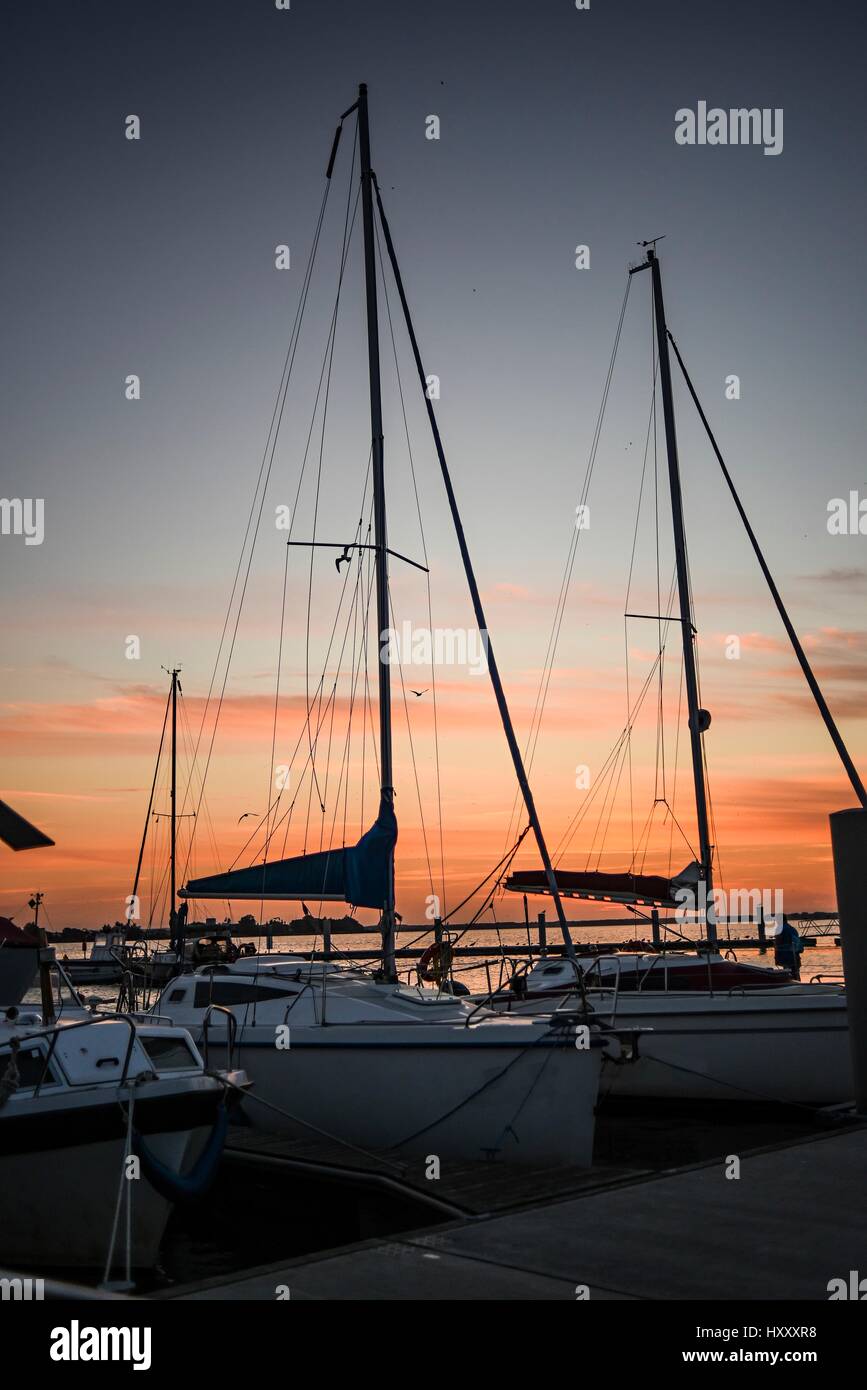 Sailing in the pattaya hi-res stock photography and images - Alamy