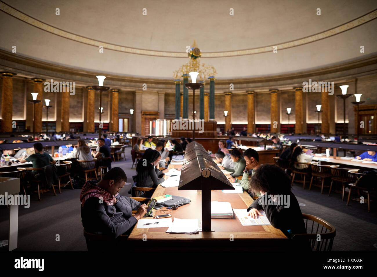 British library interior reading room hi-res stock photography and ...