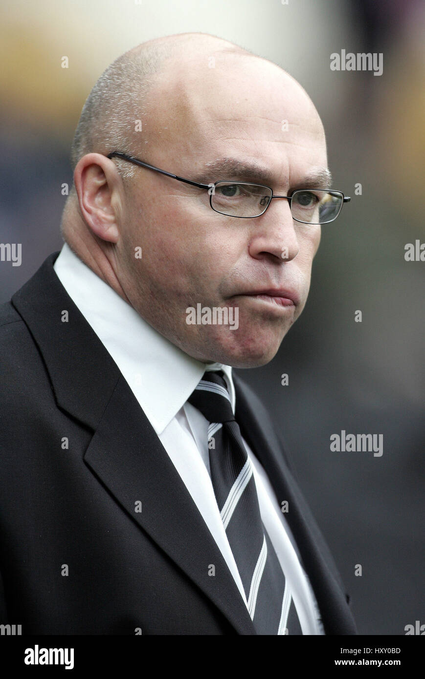 JOHN KEAR HULL FC COACH HULL KC STADIUM 28 March 2005 Stock Photo - Alamy