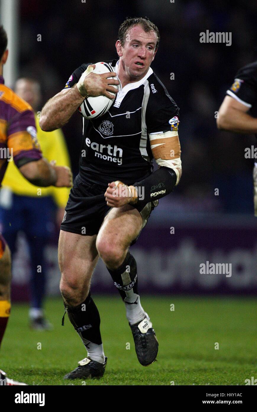 NICK FOZZARD ST.HELENS RLFC GALPHARM STADIUM HUDDERSFIELD ENGLAND 04 ...