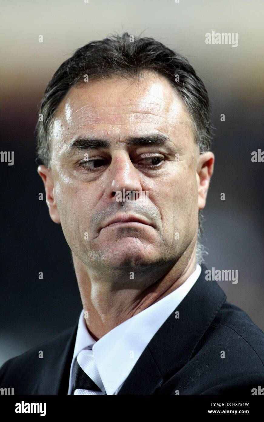 GARY KEMBLE NEW ZEALAND RL COACH K.C. STADIUM HULL ENGLAND 03 November ...