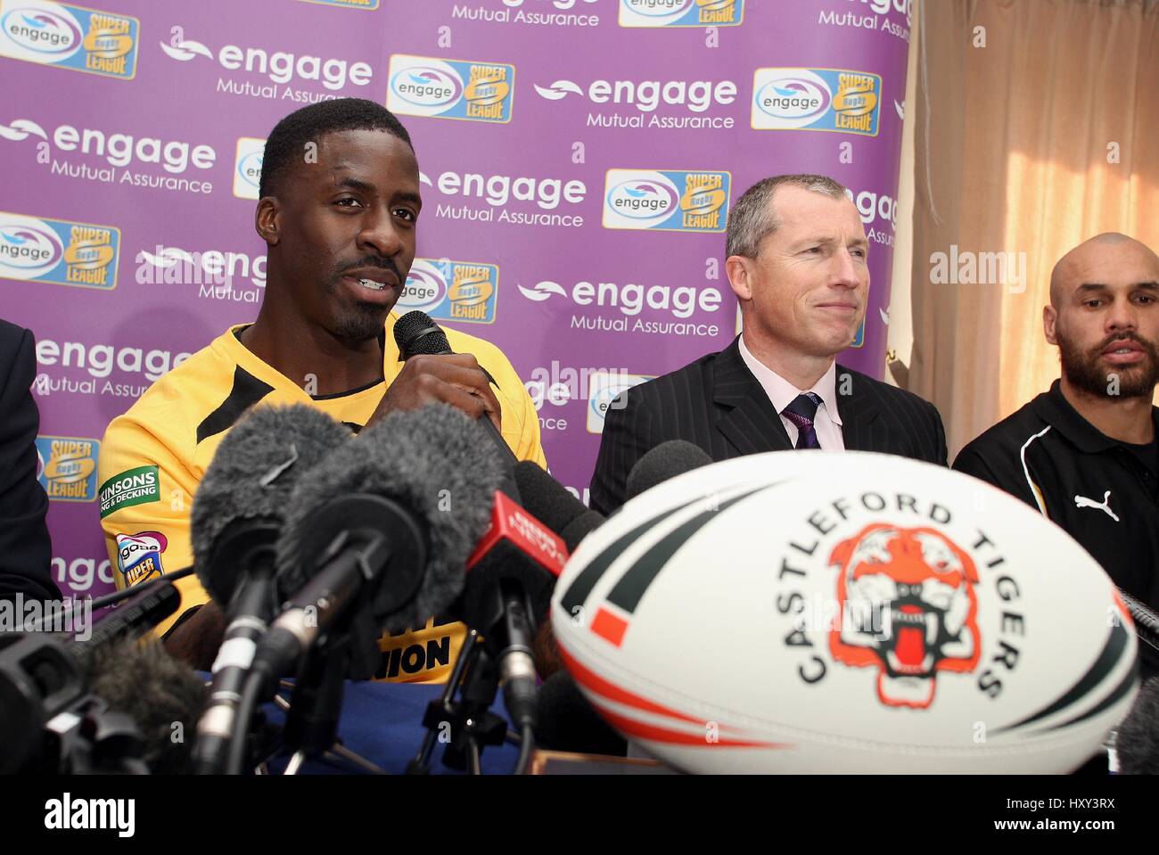 DWAIN CHAMBERS & NICK COLLINS CASTLEFORD TIGERS RLFC THE JUNGLE STADIUM ...