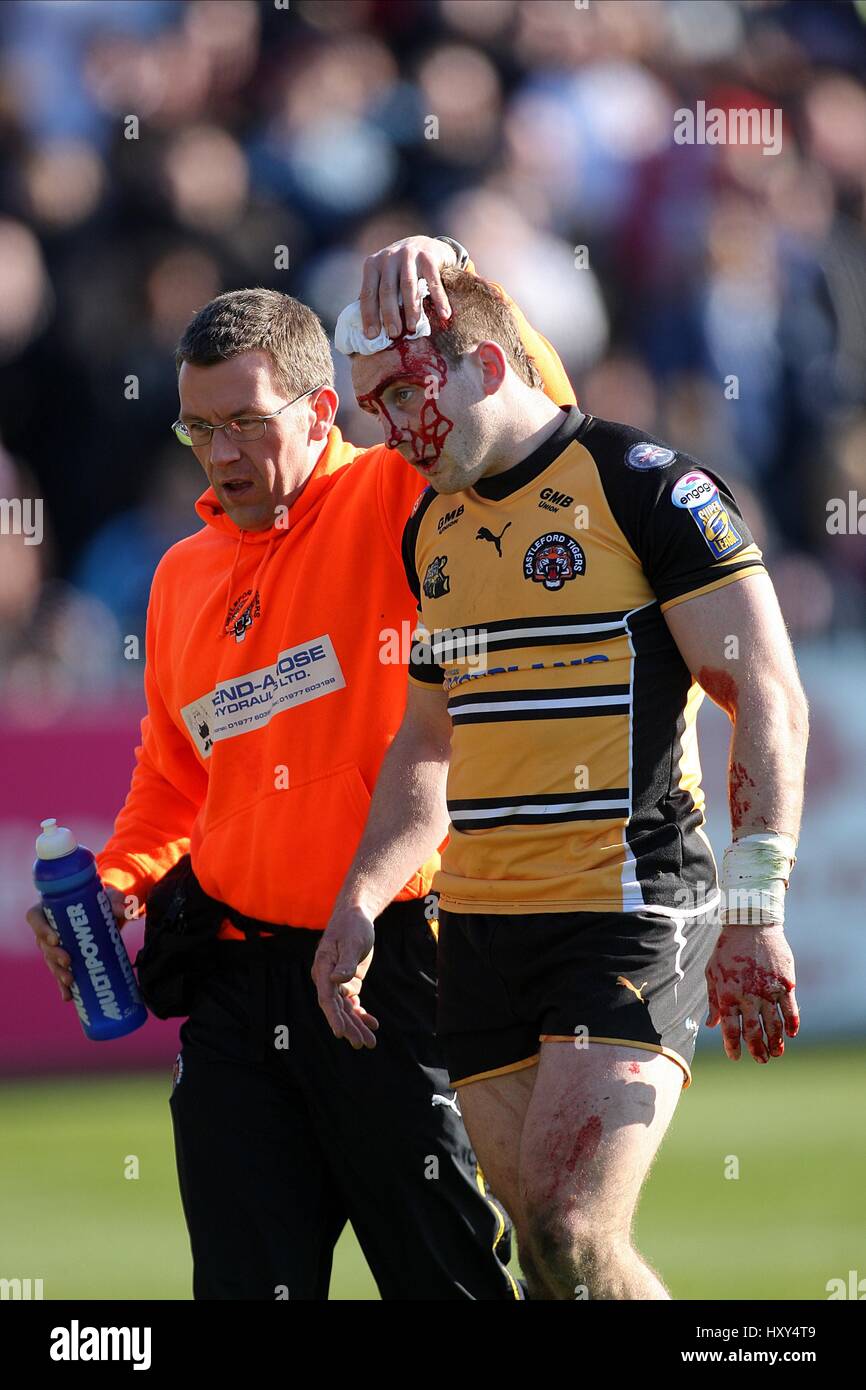 Head injury rugby hi-res stock photography and images - Alamy