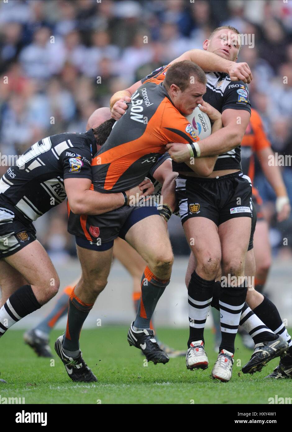 LIAM COLBON BURST THROUGH HULL HULL V HULL KR KC STADIUM HULL ENGLAND ...