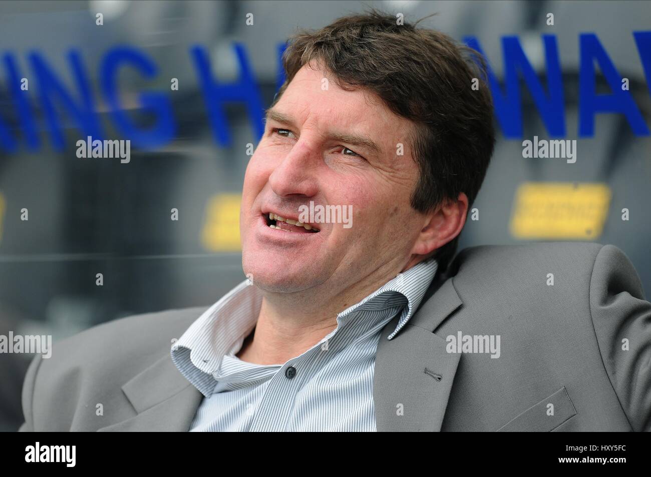 Warrington wolves coach hi-res stock photography and images - Alamy