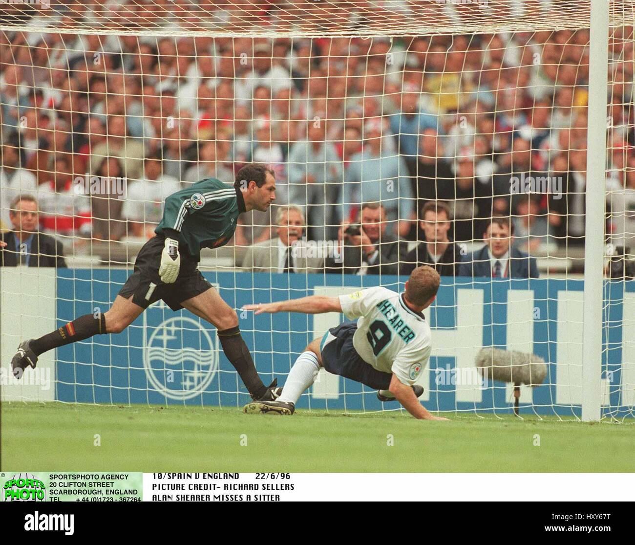 ALAN SHEARER ENGLAND V SPAIN 22 June 1996 Stock Photo - Alamy