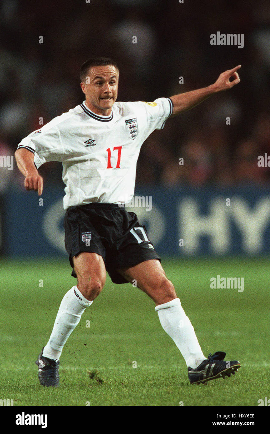 Dennis wise chelsea 2000 hi-res stock photography and images - Alamy