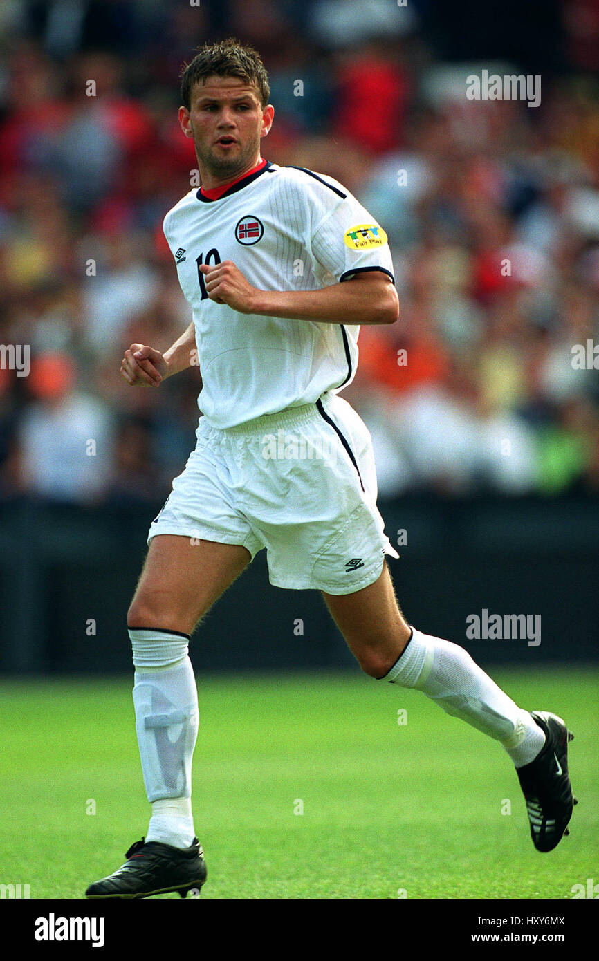 EIRIK BAKKE NORWAY & LEEDS UNITED FC 13 June 2000 Stock Photo - Alamy