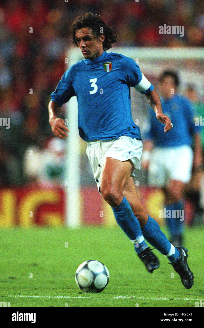 Maldini milán 2000 hi-res stock photography and images - Alamy