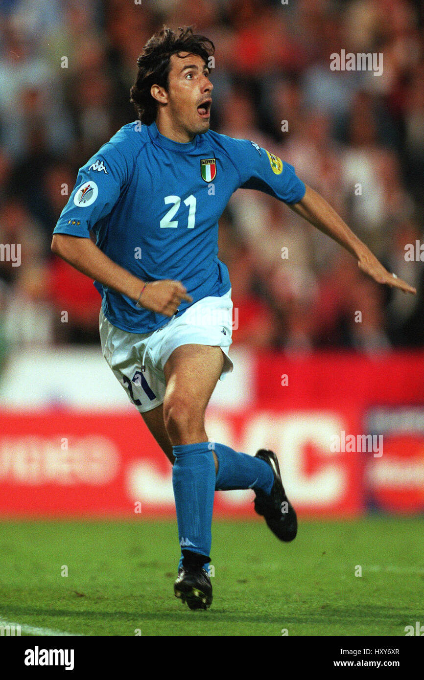 MARCO DELVECCHIO ITALY & AS ROMA 14 June 2000 Stock Photo - Alamy