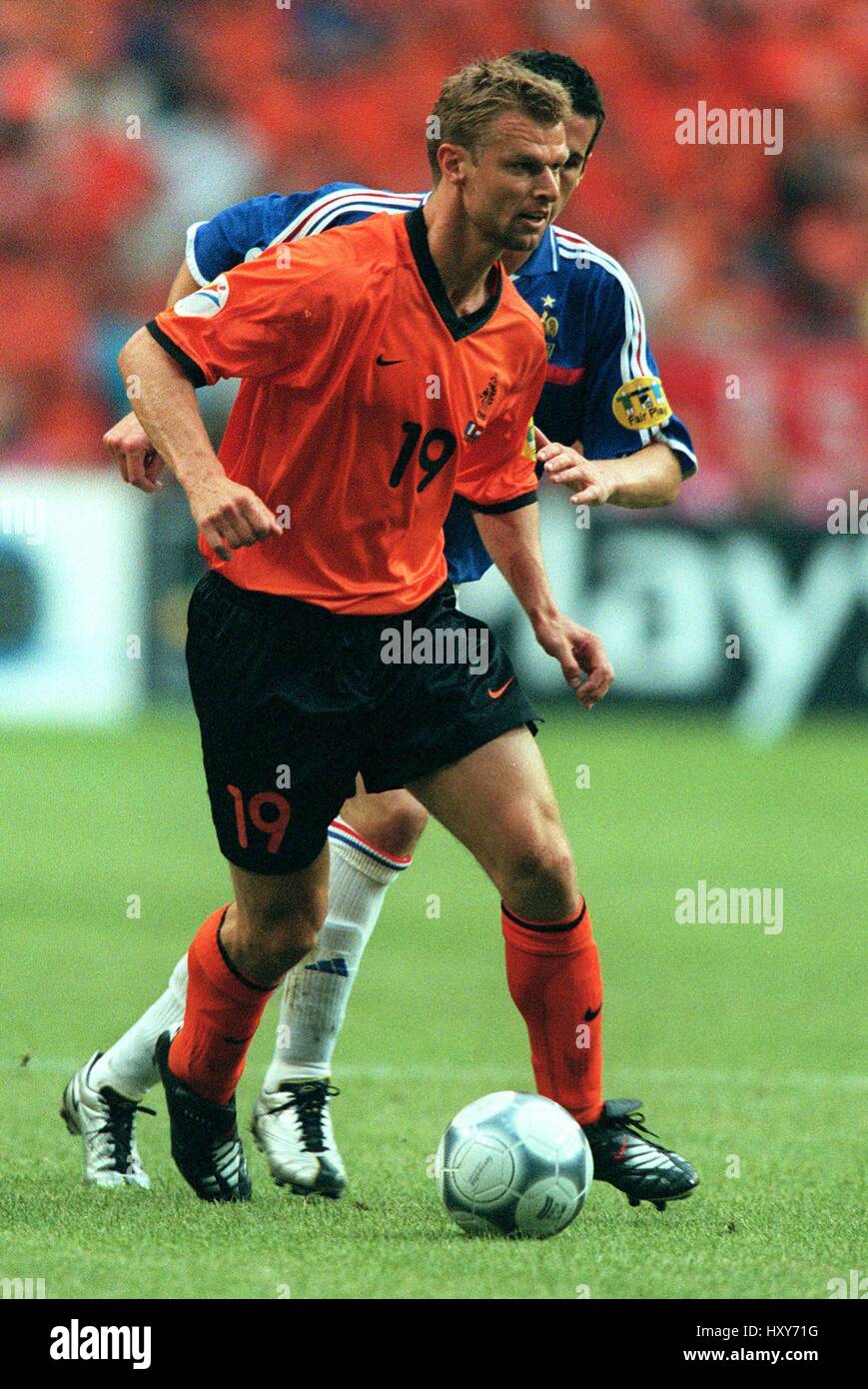 ARTHUR NUMAN HOLLAND & GLASGOW RANGERS FC 21 June 2000 Stock Photo - Alamy