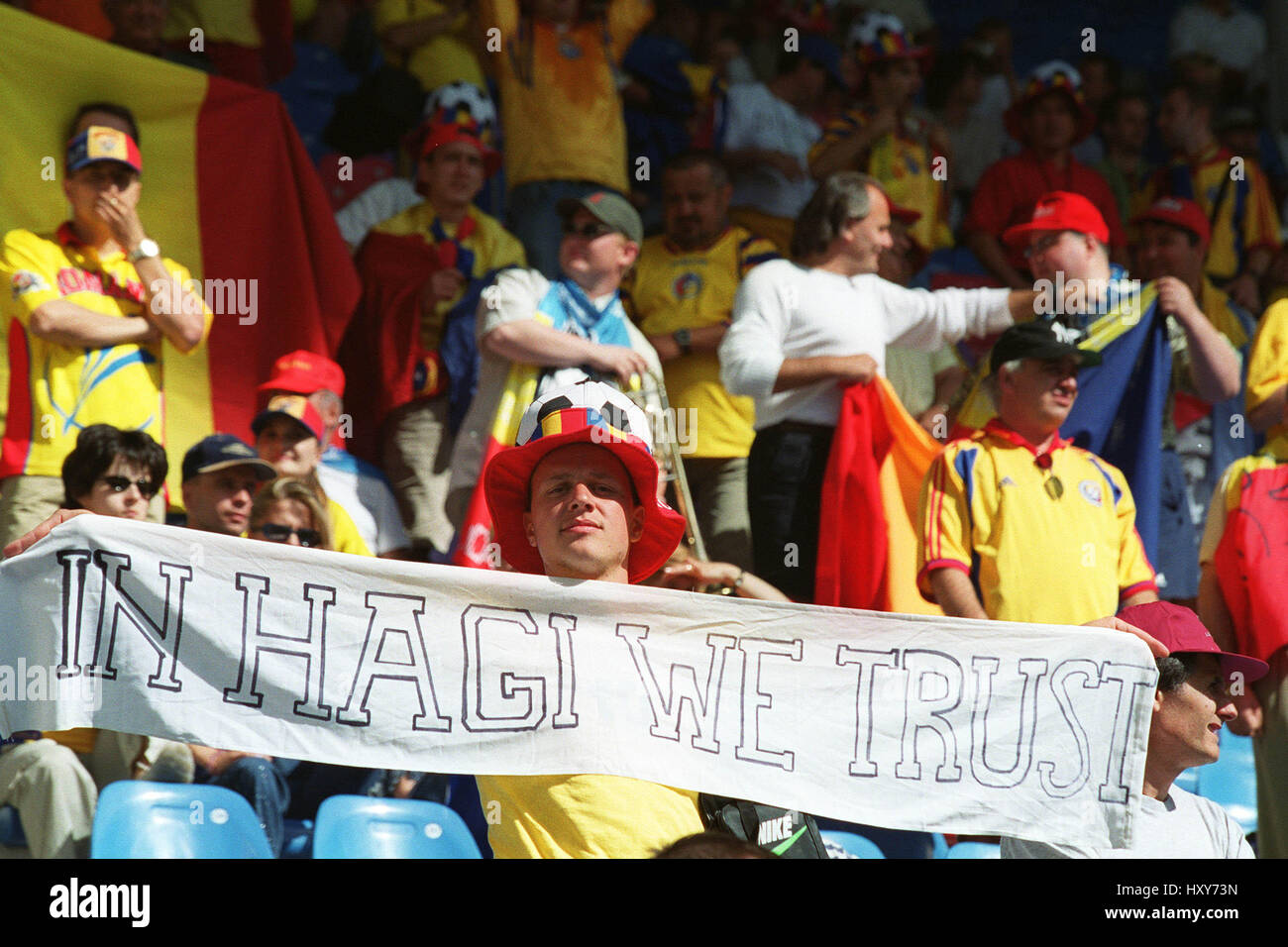 ROMANIA FANS FOOTBALL FANS EURO 2000 17 June 2000 Stock Photo - Alamy