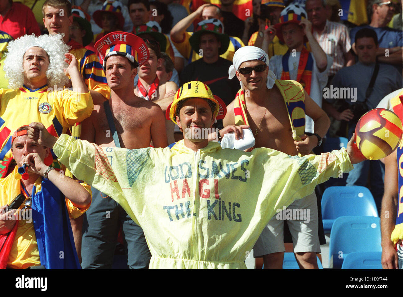 ROMANIA FANS FOOTBALL FANS EURO 2000 17 June 2000 Stock Photo - Alamy