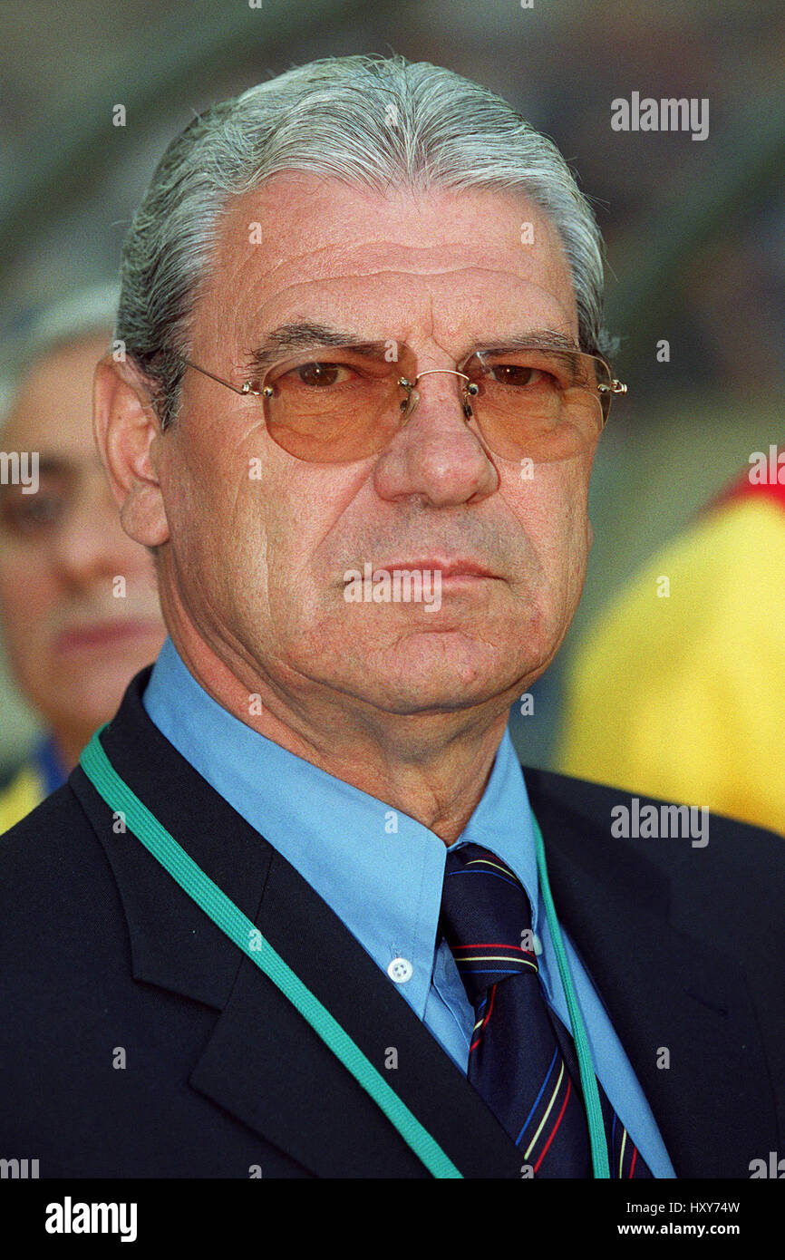 EMERICH JENEI ROMANIAN COACH 17 June 2000 Stock Photo - Alamy