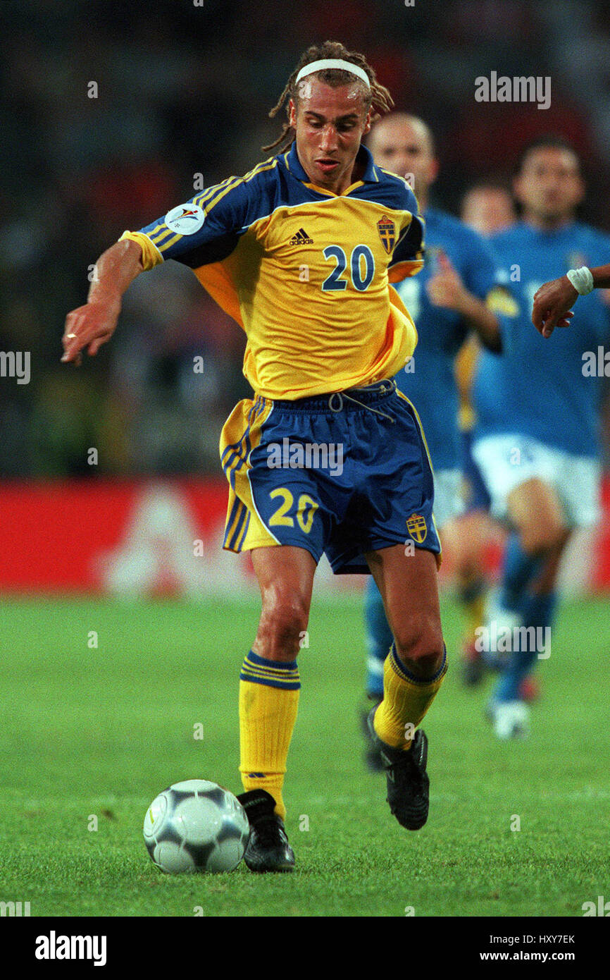 HENRIK LARSSON SWEDEN & GLASGOW CELTIC FC 19 June 2000 Stock Photo - Alamy