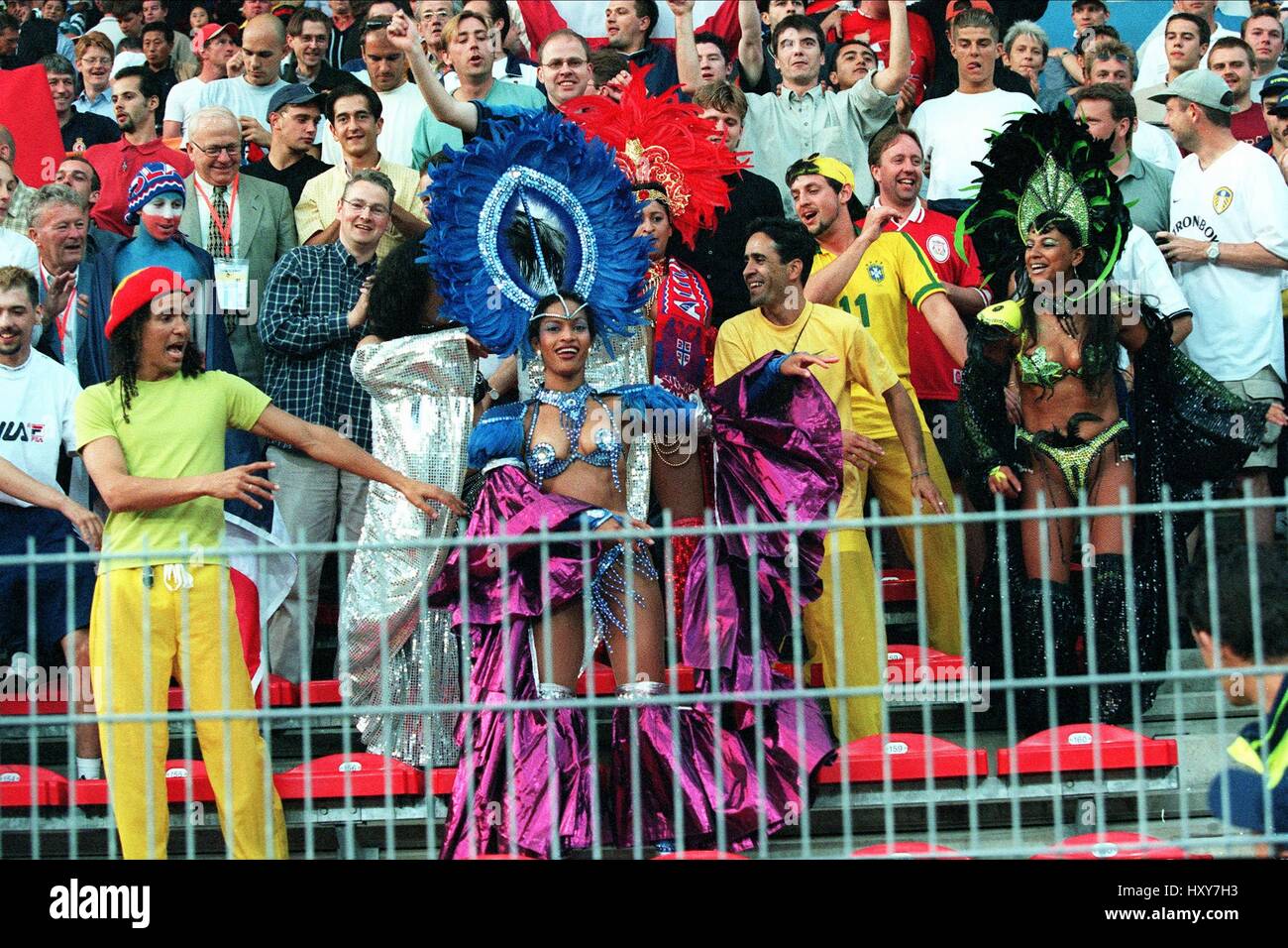 YUGOSLAVIA FOOTBALL FANS FOOTBALL FANS EURO 2000 13 June 2000 Stock ...