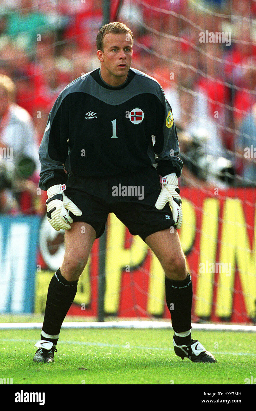 THOMAS MYHRE NORWAY & EVERTON FC 13 June 2000 Stock Photo - Alamy