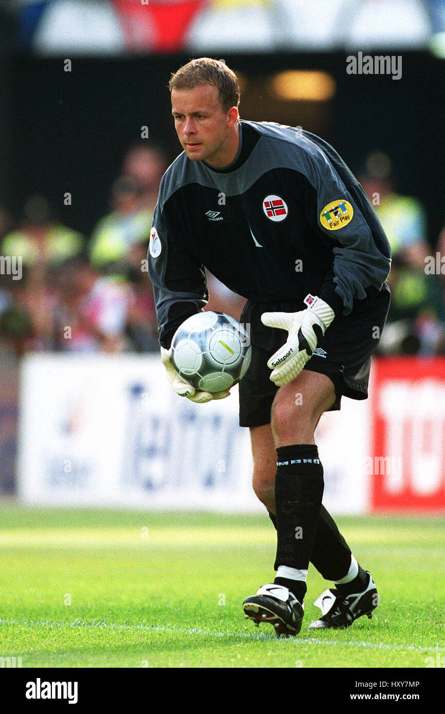 THOMAS MYHRE NORWAY & EVERTON FC 13 June 2000 Stock Photo - Alamy