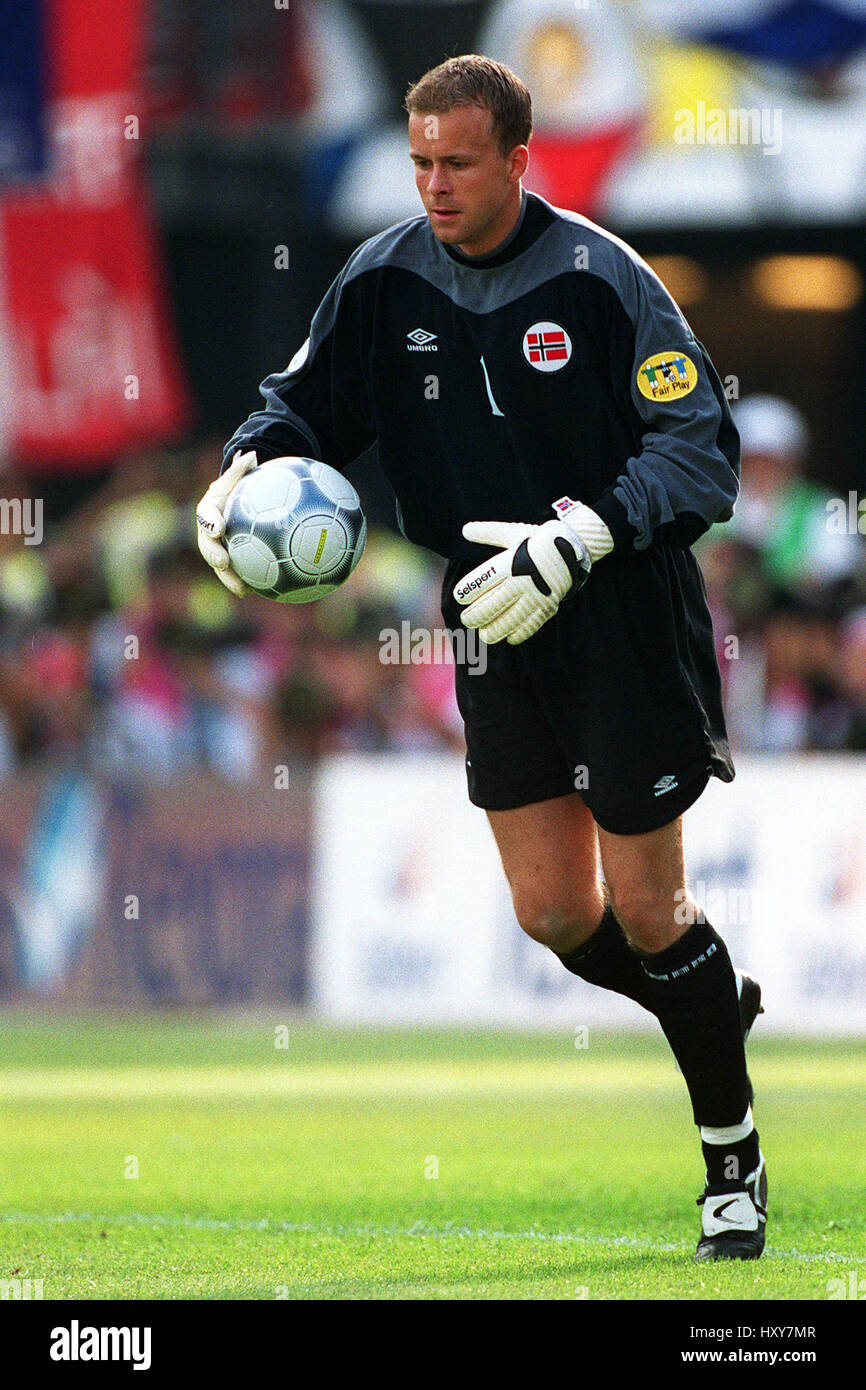 THOMAS MYHRE NORWAY & EVERTON FC 13 June 2000 Stock Photo - Alamy