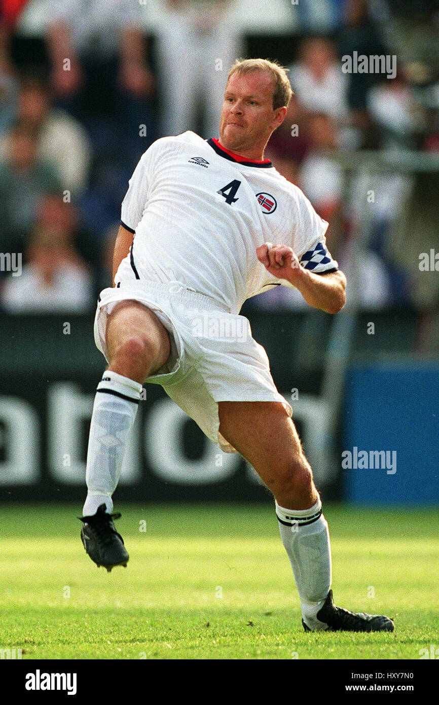 HENNING BERG NORWAY & MANCHESTER UNITED FC 13 June 2000 Stock Photo - Alamy