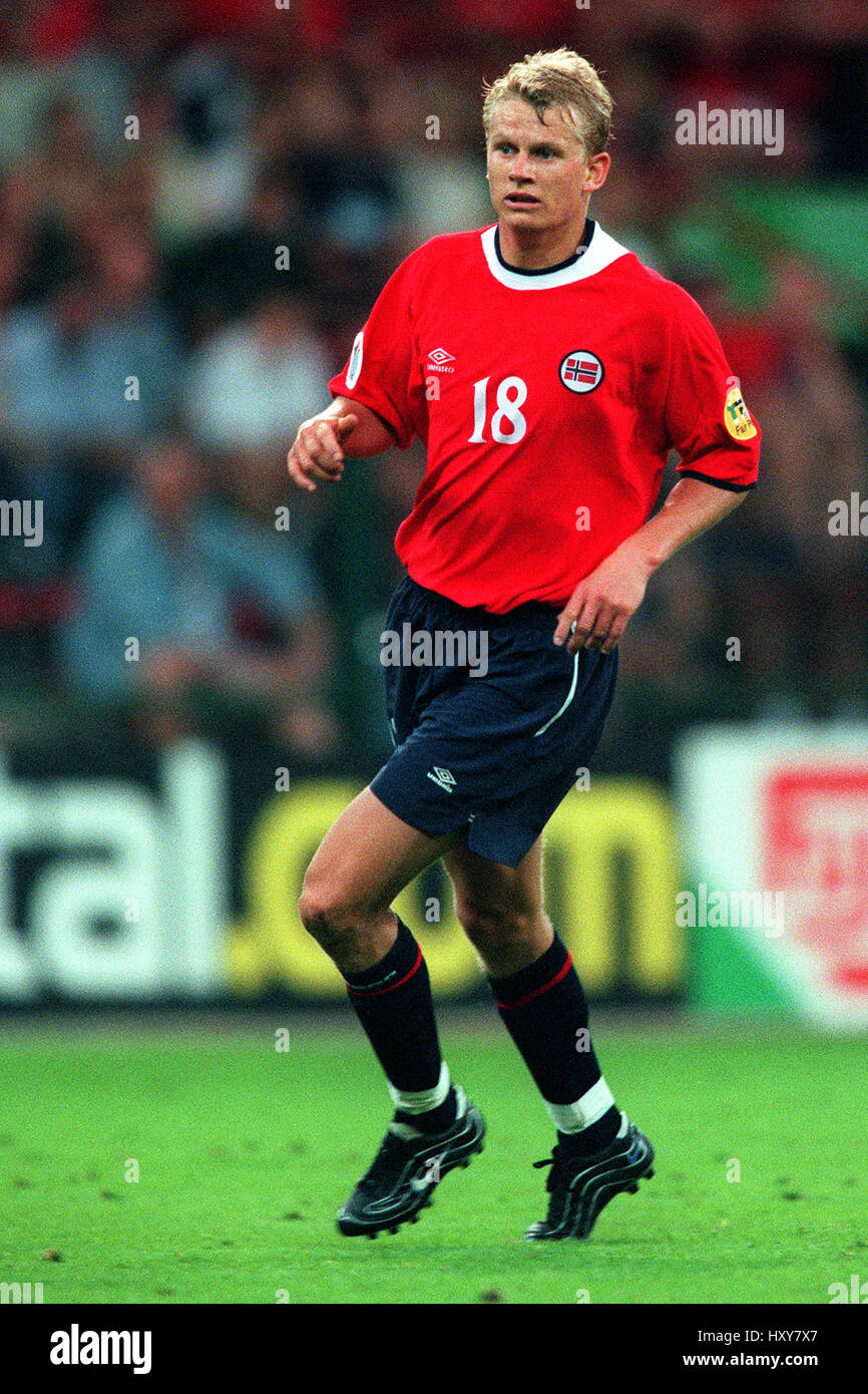 STEFFEN IVERSEN NORWAY & TOTTENHAM HOTSPUR FC 18 June 2000 Stock Photo ...