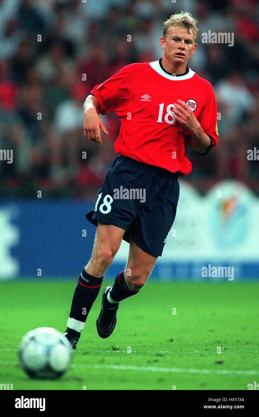 STEFFEN IVERSEN NORWAY & TOTTENHAM HOTSPUR FC 18 June 2000 Stock Photo ...