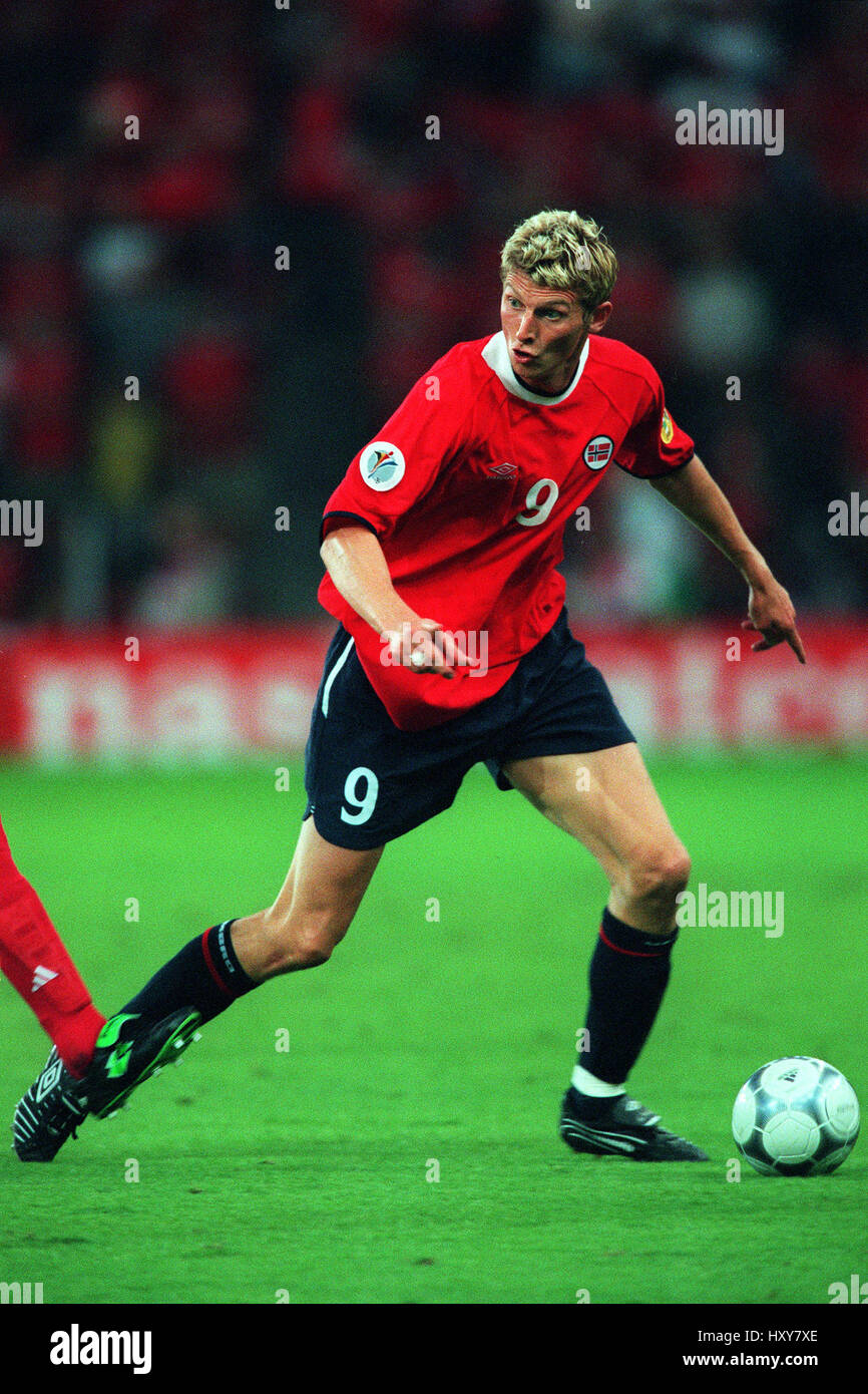 Tore andre flo norway chelsea hi-res stock photography and images - Alamy