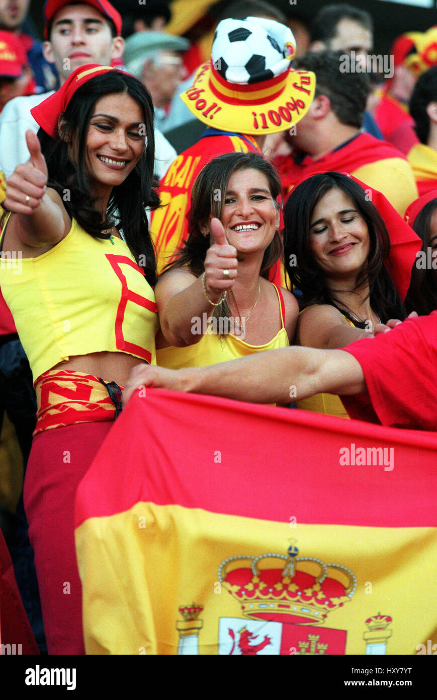 SPAIN FANS EURO 2000 SPAIN V FRANCE 25 June 2000 Stock Photo - Alamy