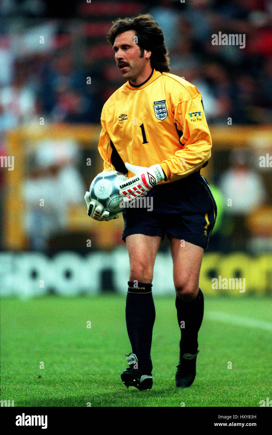 DAVID SEAMAN ENGLAND & ARSENAL FC 17 June 2000 Stock Photo - Alamy