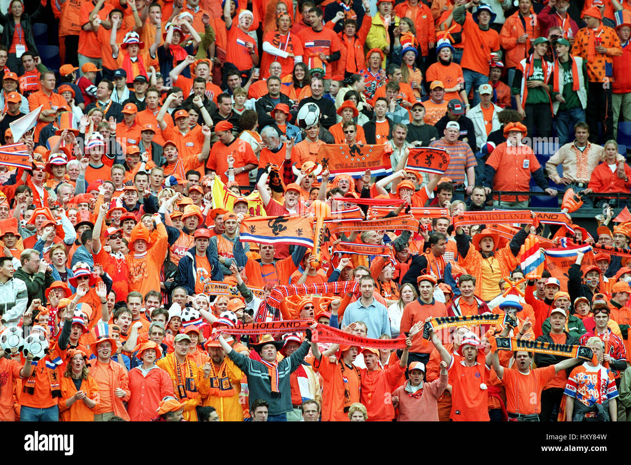 DUTCH FANS EURO 2000 HOLLAND V YUGOSLAVIA 25 June 2000 Stock Photo - Alamy