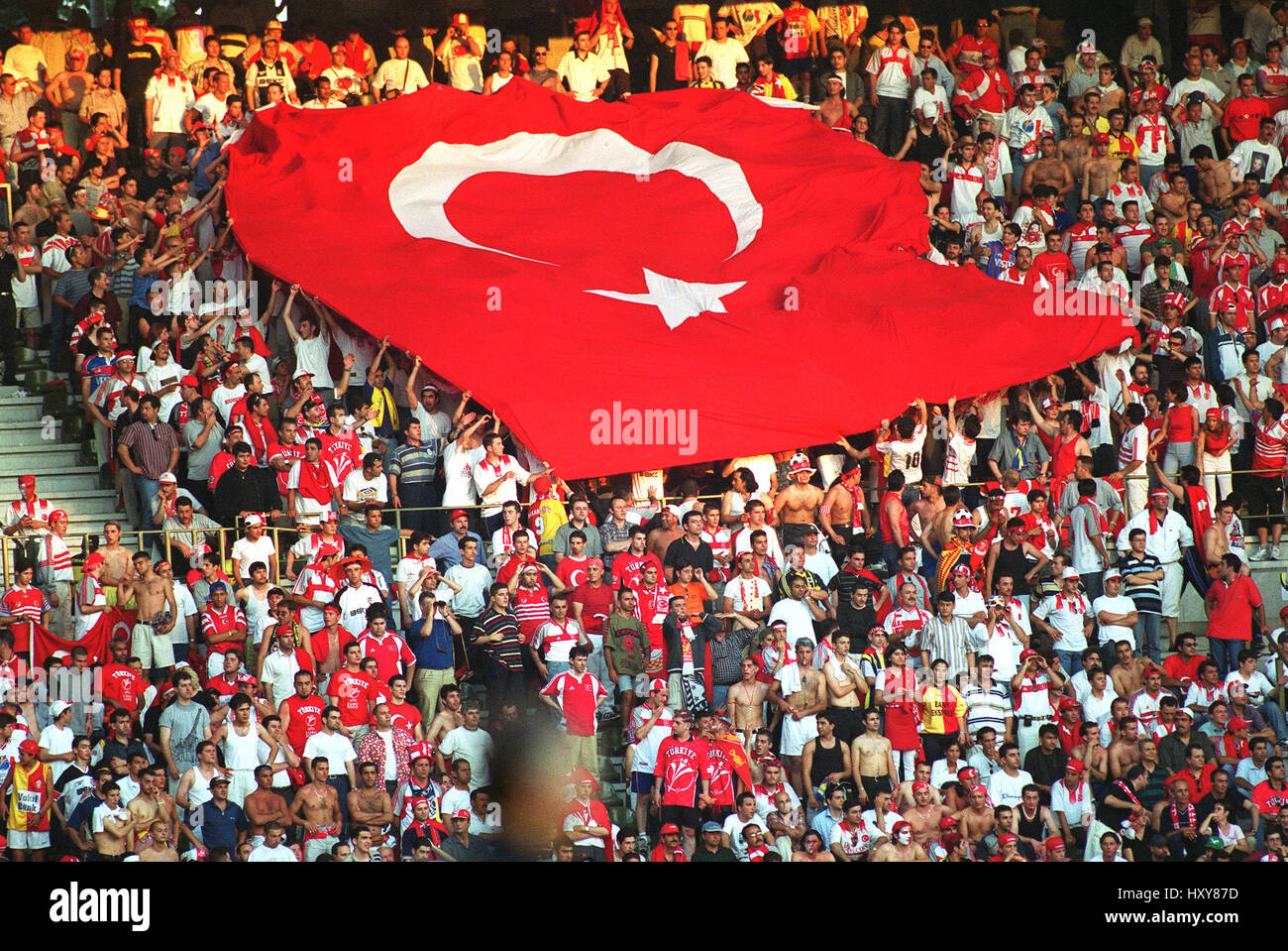 TURKISH FLAG TURKEY FOOTBALL FANS BRUSSELS EURO 2000 19 June 2000 Stock ...