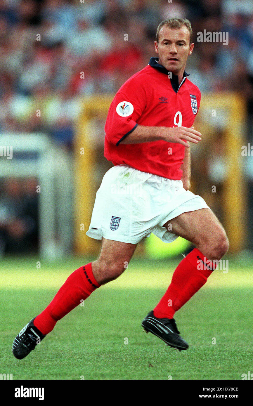 ALAN SHEARER ENGLAND & NEWCASTLE UNITED FC 17 June 2000 Stock Photo - Alamy