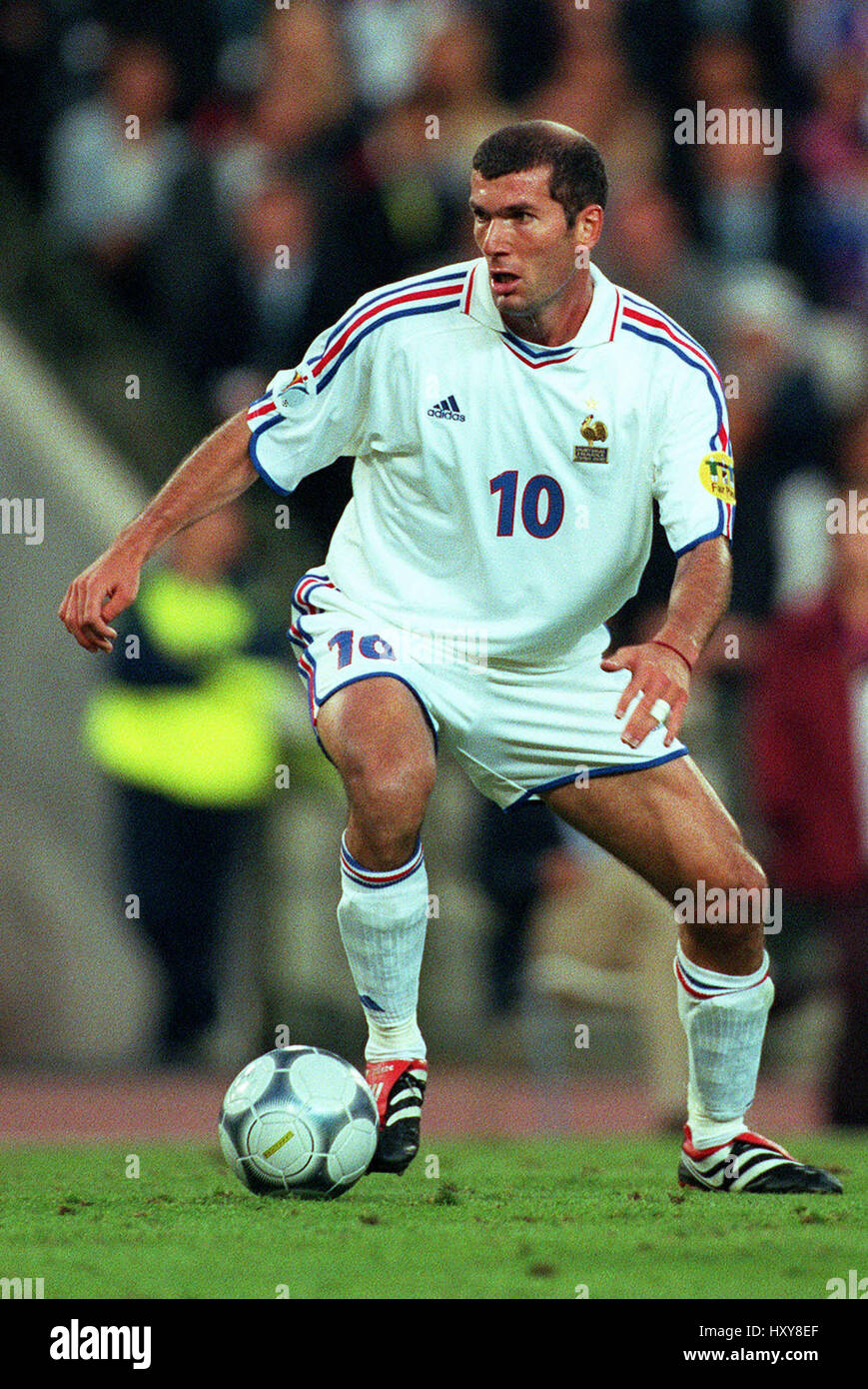 Zinédine zidane 2000 euro hi-res stock photography and images - Alamy