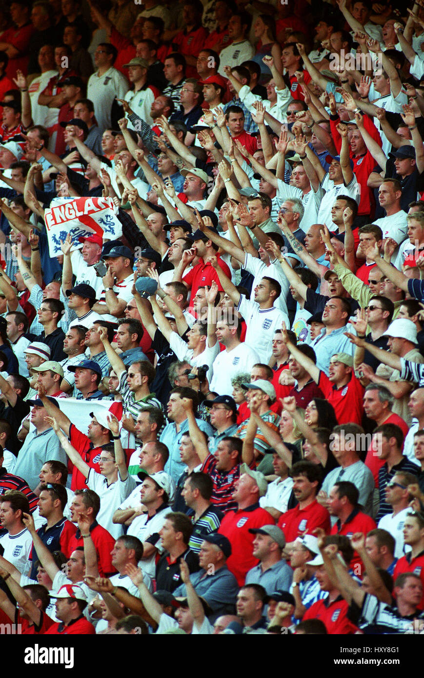 ENGLAND FANS ENGLAND V ROMANIA CHARLEROI EURO 2000 20 June 2000 Stock ...