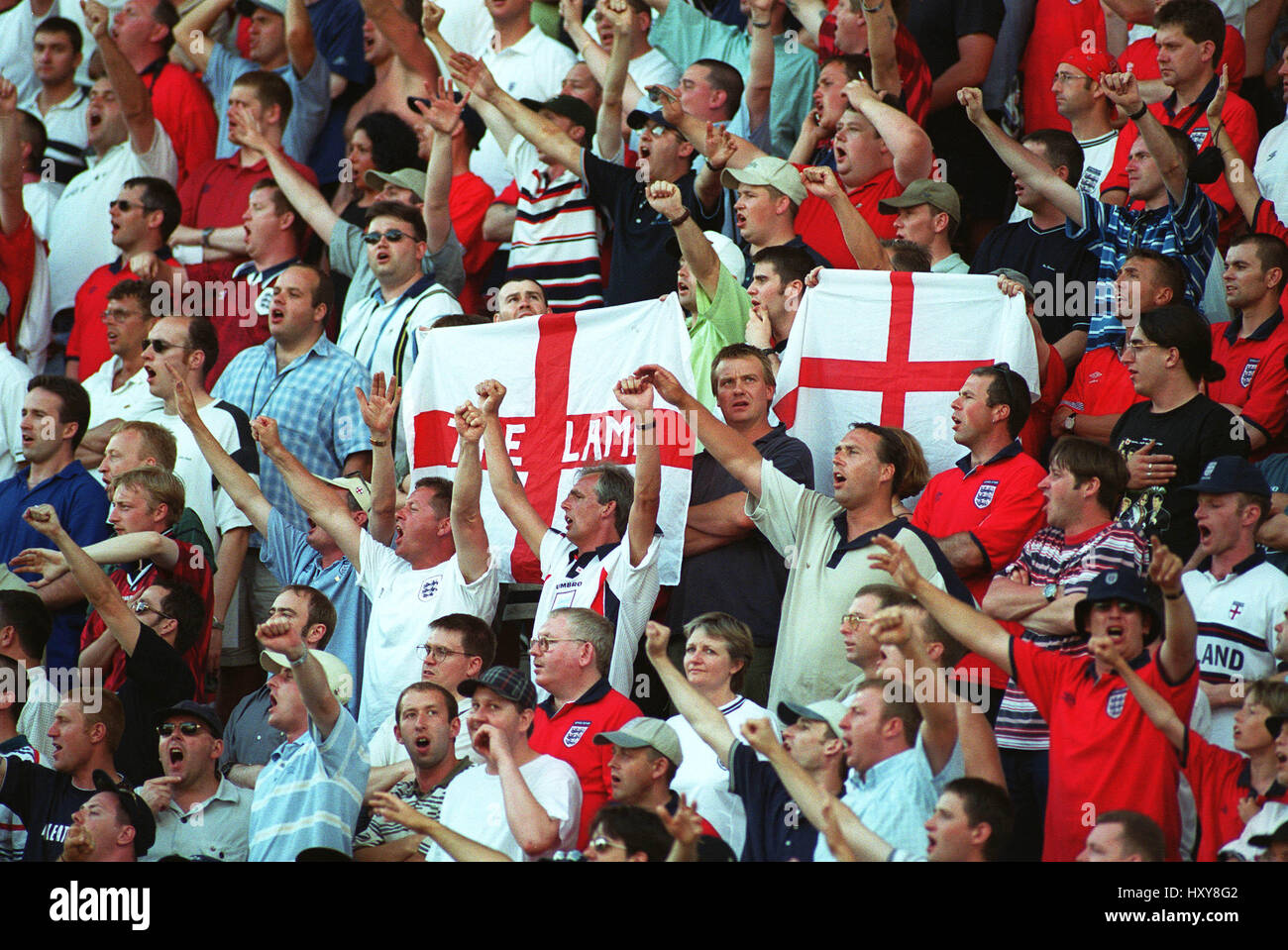 ENGLAND FANS ENGLAND V ROMANIA CHARLEROI EURO 2000 20 June 2000 Stock ...