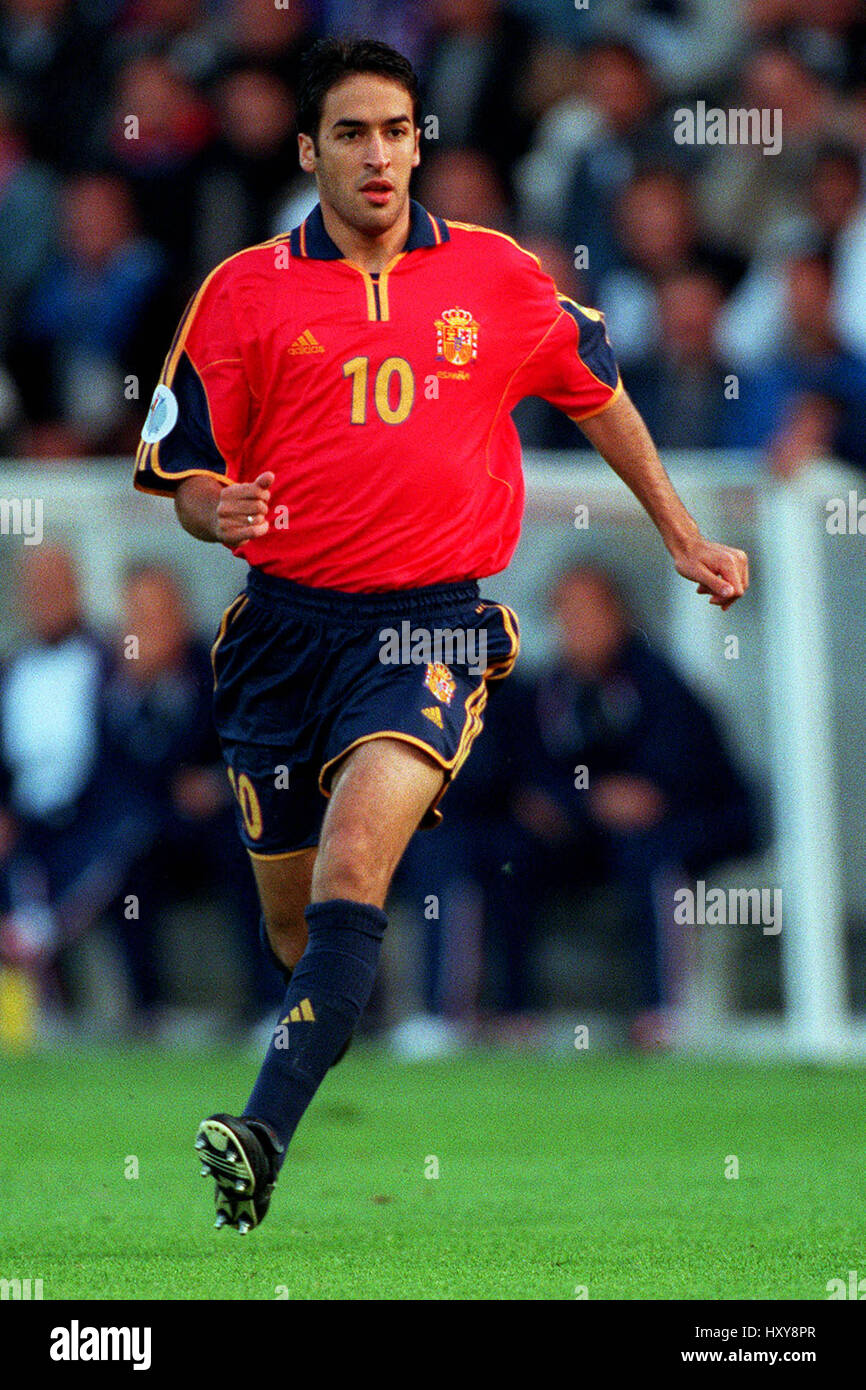 Raul real madrid 2000 hi-res stock photography and images - Alamy