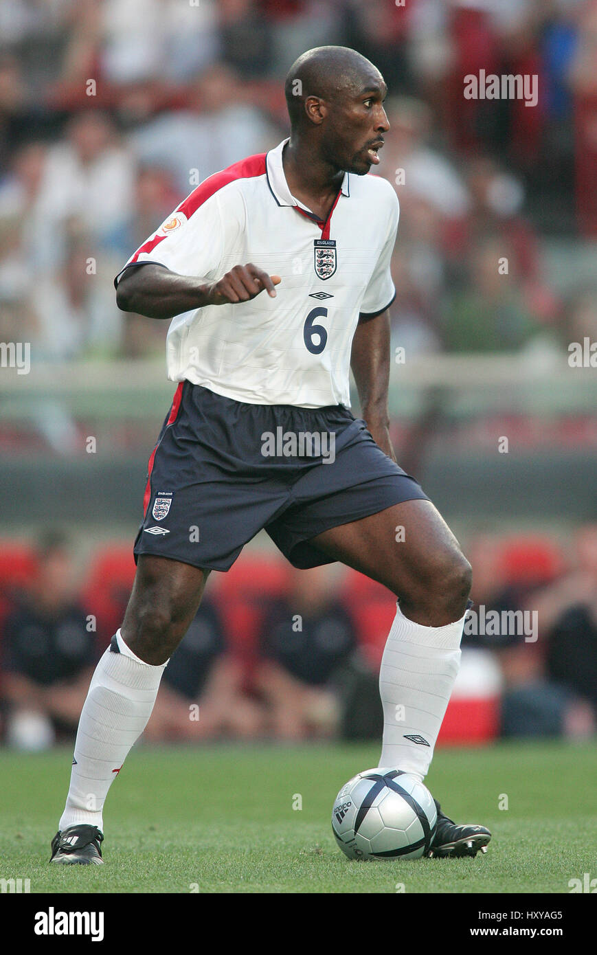 SOL CAMPBELL ENGLAND & ARSENAL FC ESTADIO DA LUZ LISBON PORTUGAL 13 ...