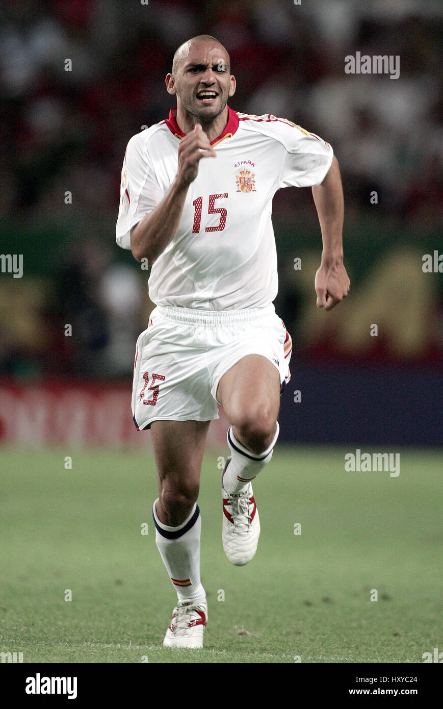 Raul bravo real madrid 2004 hi-res stock photography and images - Alamy