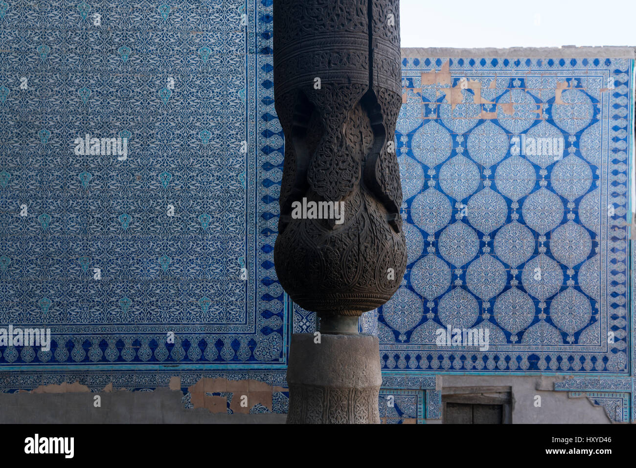 Carved pillar support hi-res stock photography and images - Alamy