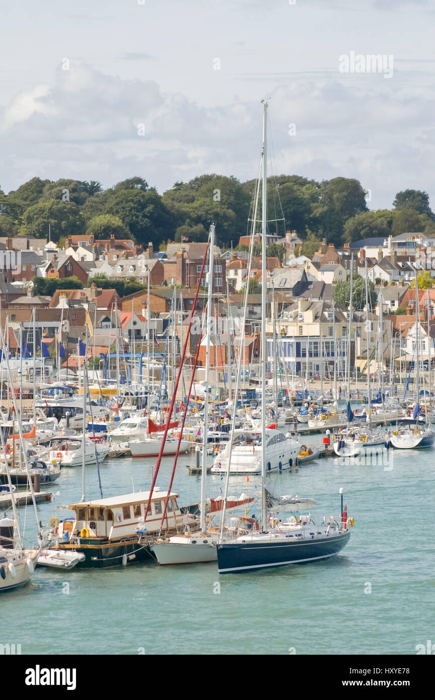 Cowes dock hi-res stock photography and images - Alamy