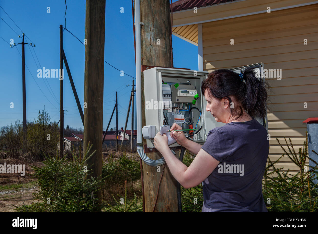 Woman electric pole worker hi-res stock photography and images - Alamy