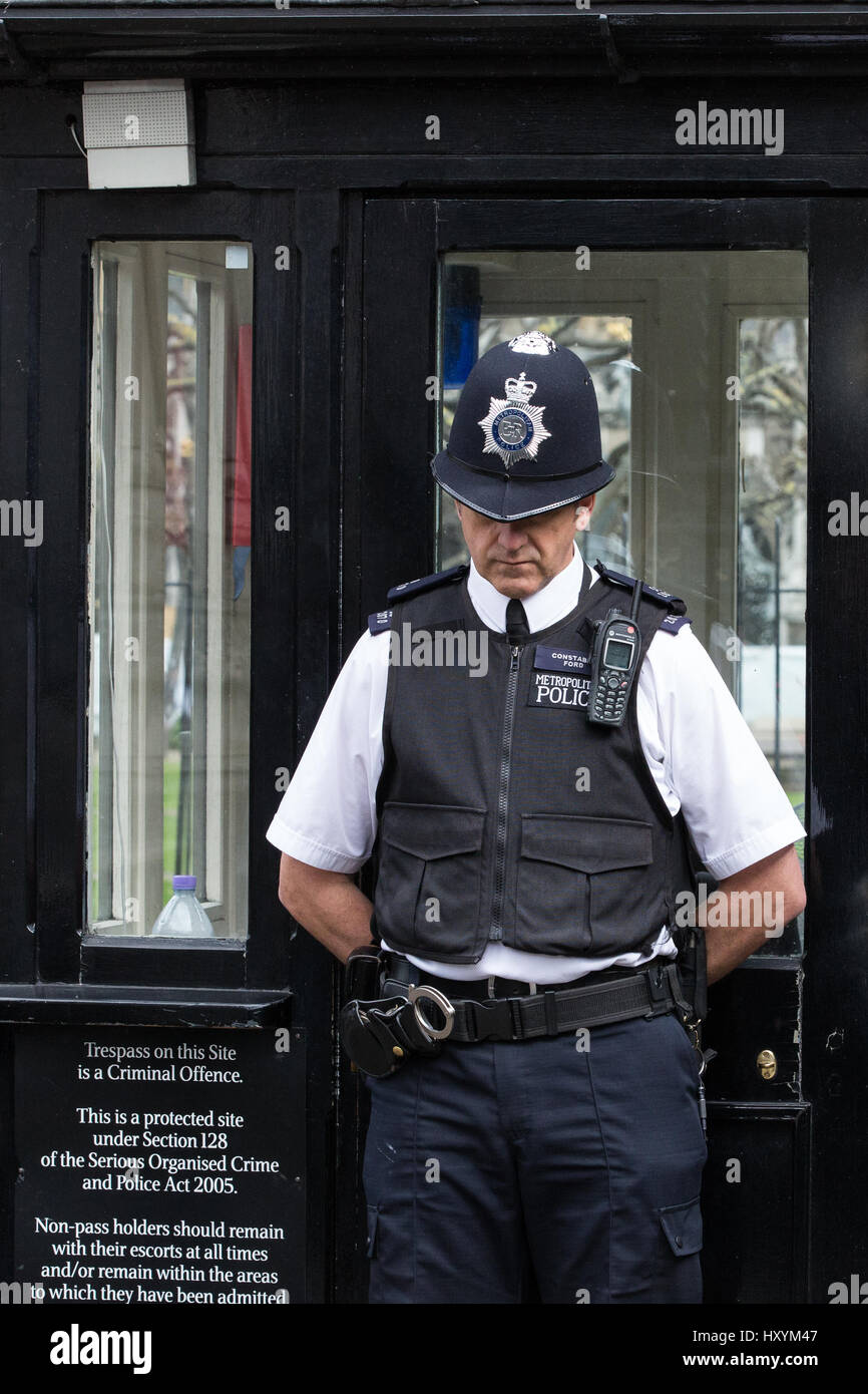 Security officer gates hi-res stock photography and images - Alamy