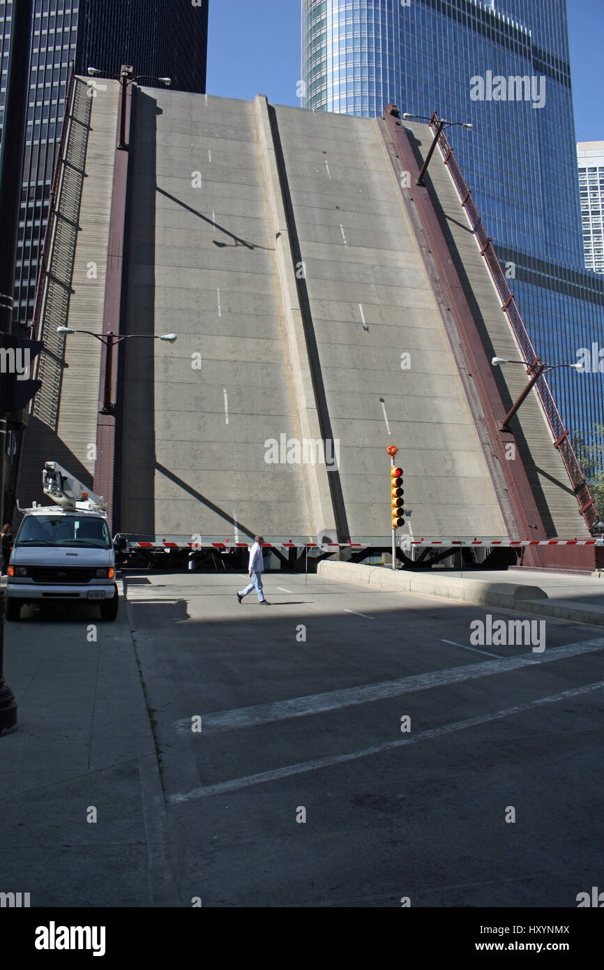Drawbridge up hi-res stock photography and images - Alamy
