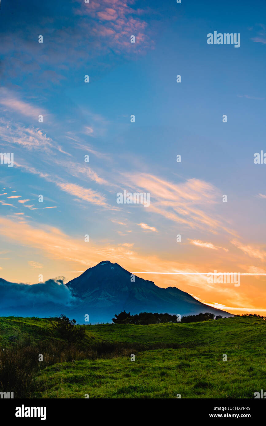 Taranaki landscape taranaki landscape hi-res stock photography and ...