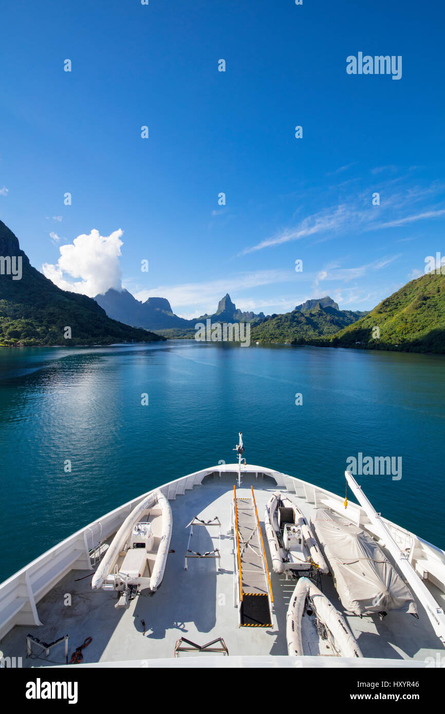Paul Gauguin Cruise Ship, Opunohu Bay, Moorea, French Polynesia Stock ...