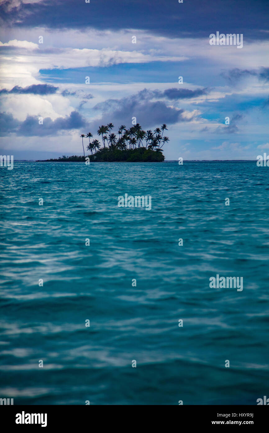 Motu in Tahaa, Raiatea, Lagoon, French Polynesia Stock Photo - Alamy