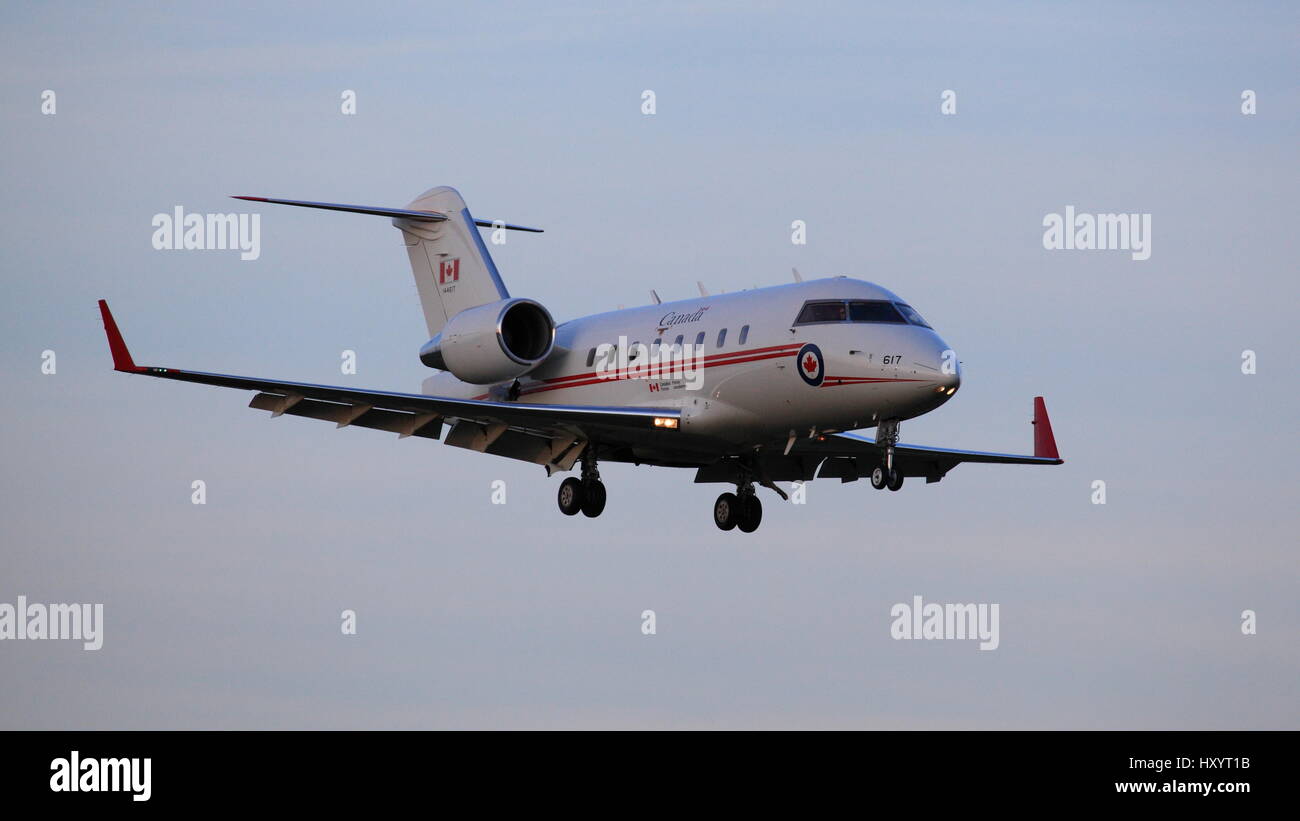 Royal Canadian Air Force RCAF 144617 Canadair CC-144 Challenger landing ...