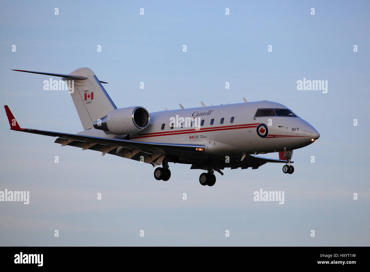 Royal Canadian Air Force RCAF 144617 Canadair CC-144 Challenger landing ...