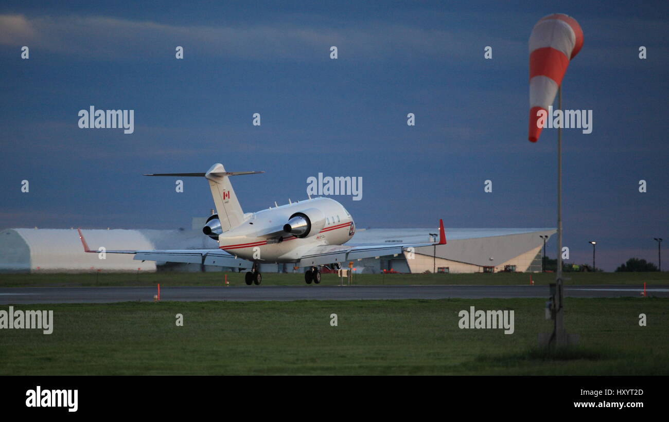 Royal Canadian Air Force RCAF 144617 Canadair CC-144 Challenger landing ...